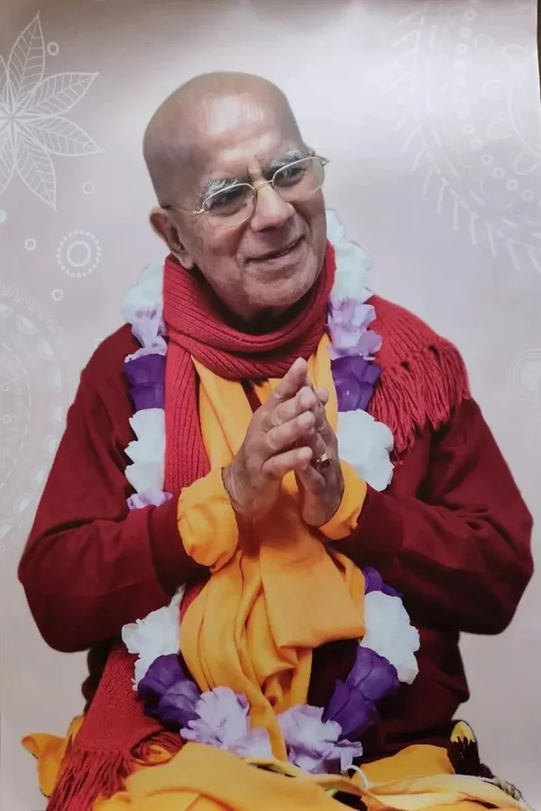 HH Gopal Krishna Goswami Maharaj Folding Hands Poster | 24×36 Inches ...